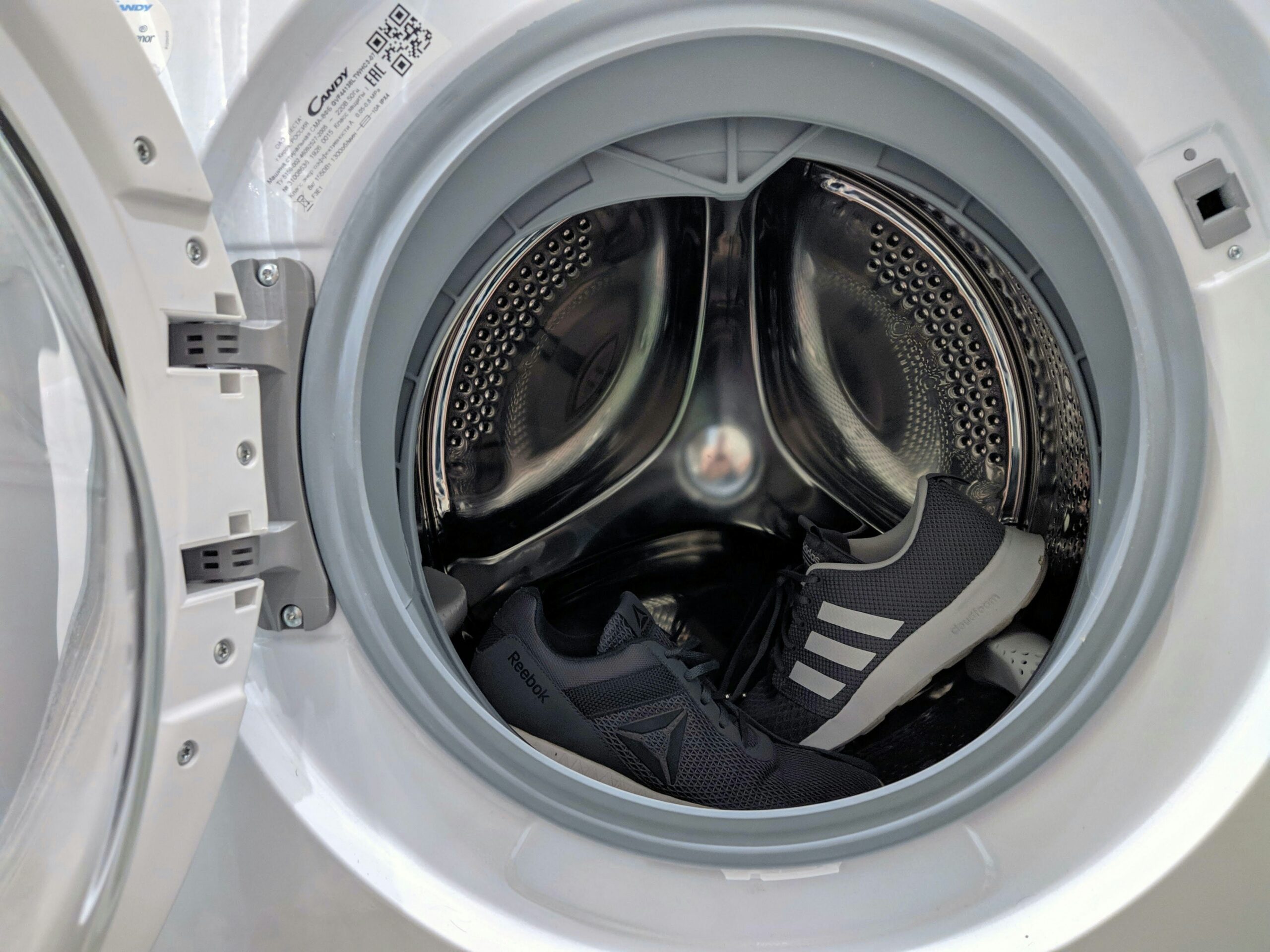 How to Fix & Prevent a Smelly Washing Machine - SIG Housing Trust